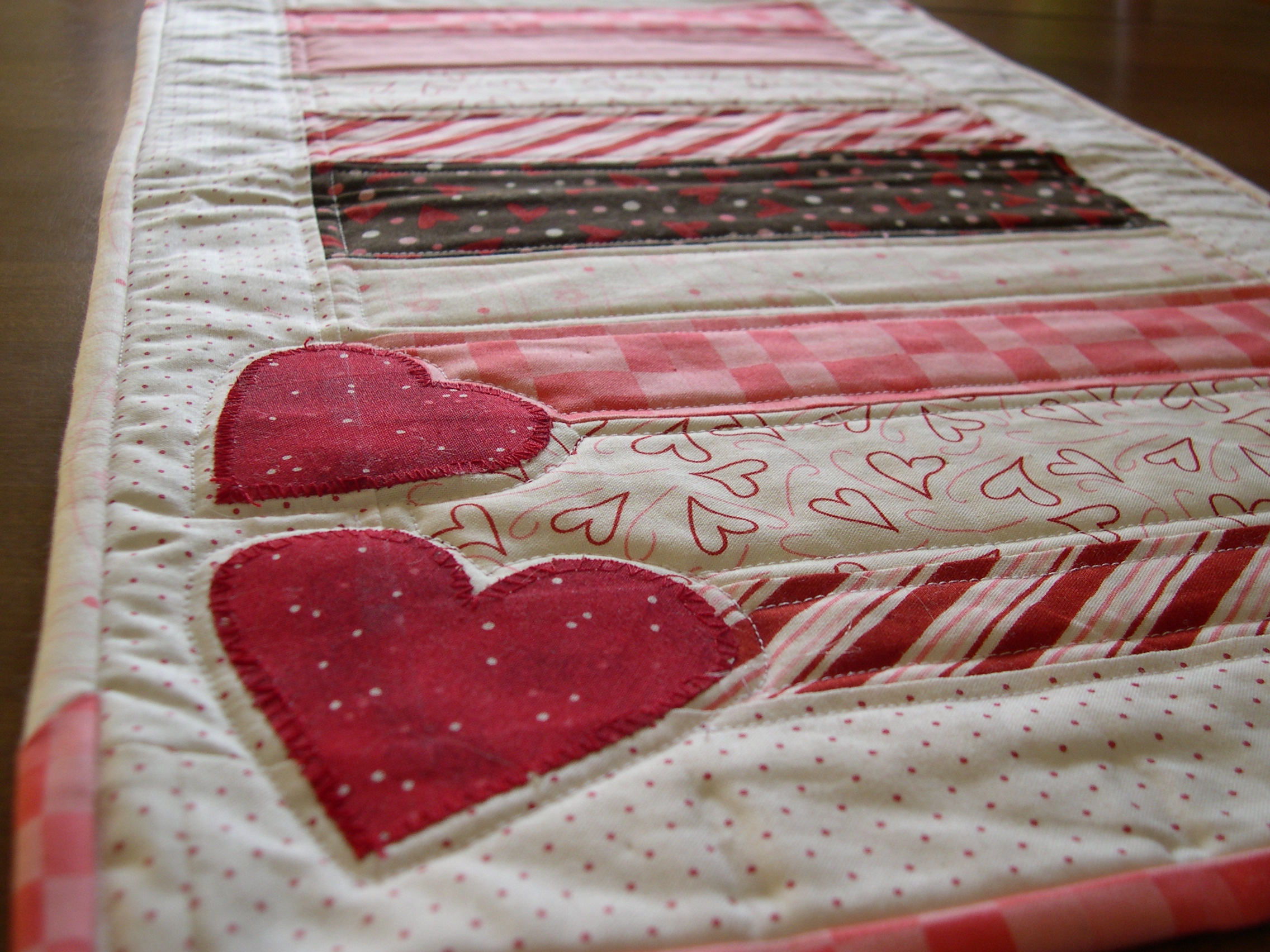 Valentines Day Table Runner – Terri's Notebook