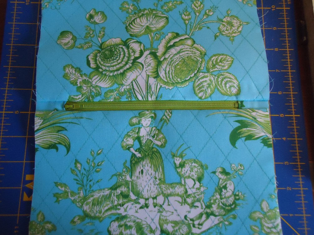 Simple Makeup Bag Tutorial – Terri's Notebook